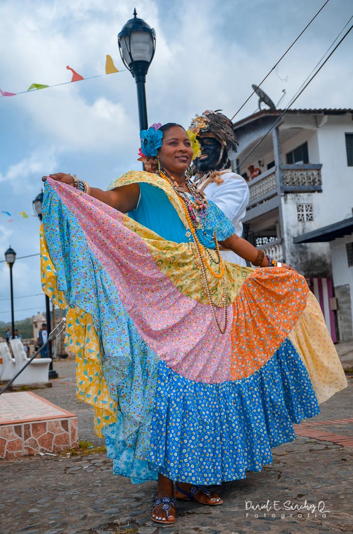 La Pollera Panameña - lacabanga